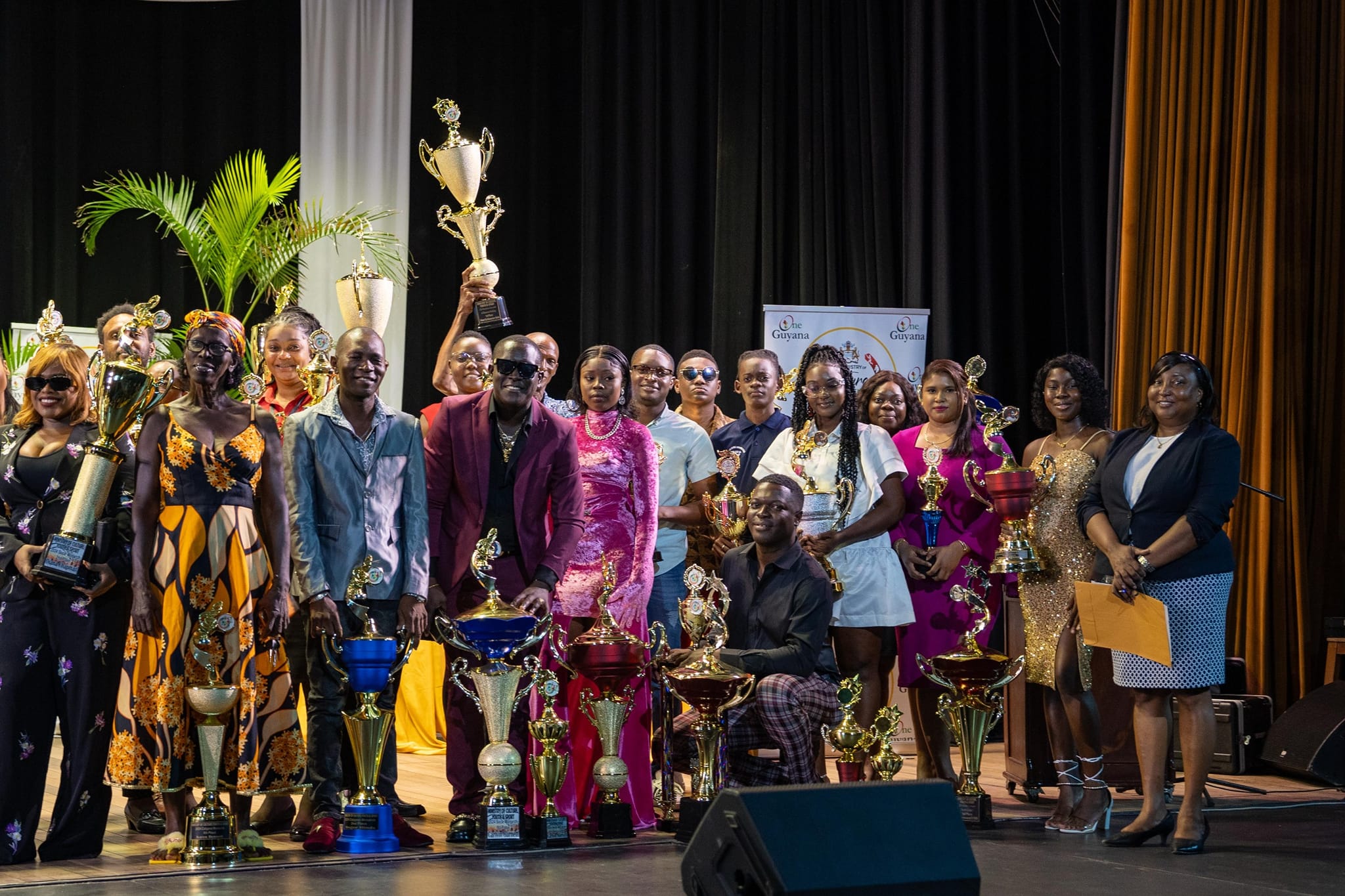 GYSBI/Muneshwers receives trophies for Mashramani Band – GYSBI